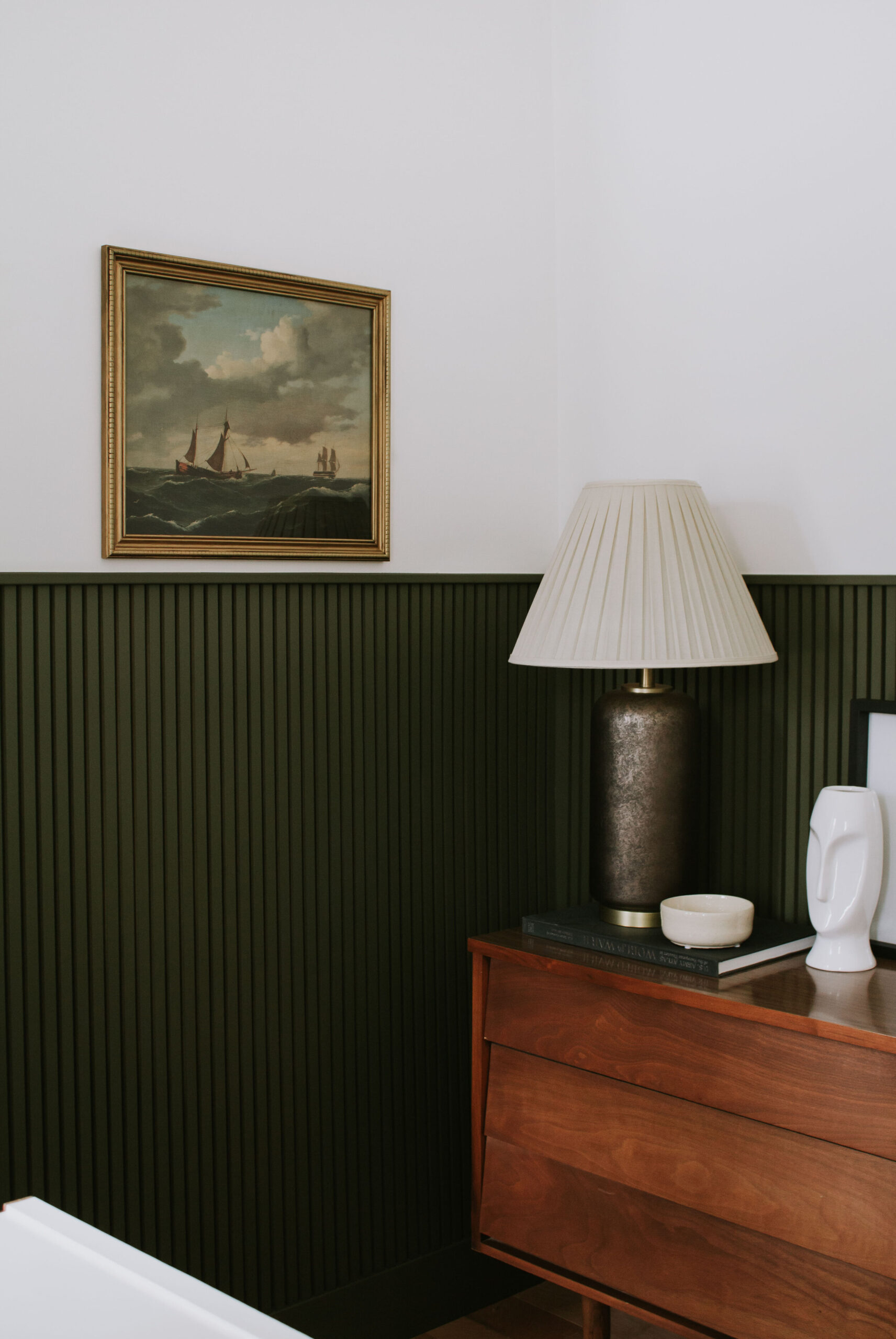 DIY FRAME MAKEOVER (A 45 MINUTE PROJECT!) - Nadine Stay